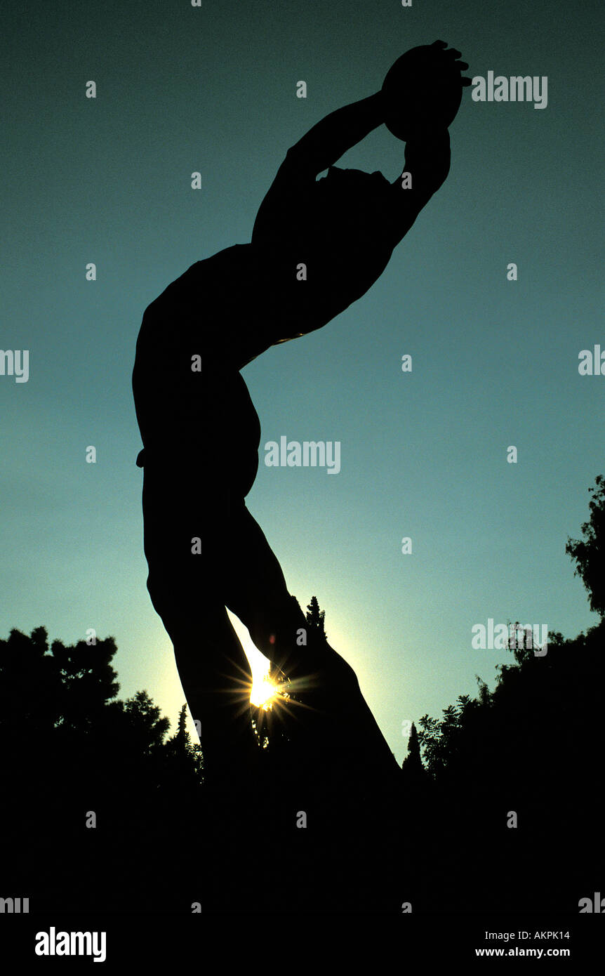 Discus thrower statue hi-res stock photography and images - Alamy