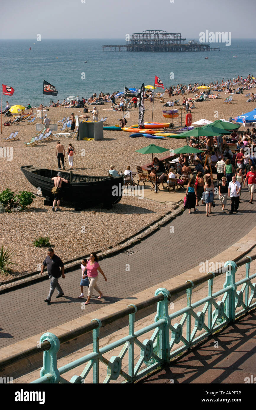 Brighton beach england packed hi-res stock photography and images - Alamy