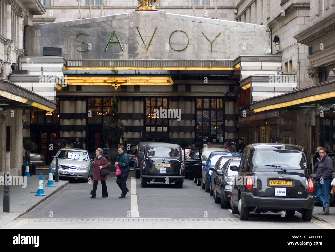 The strand hotel thames hi-res stock photography and images - Alamy