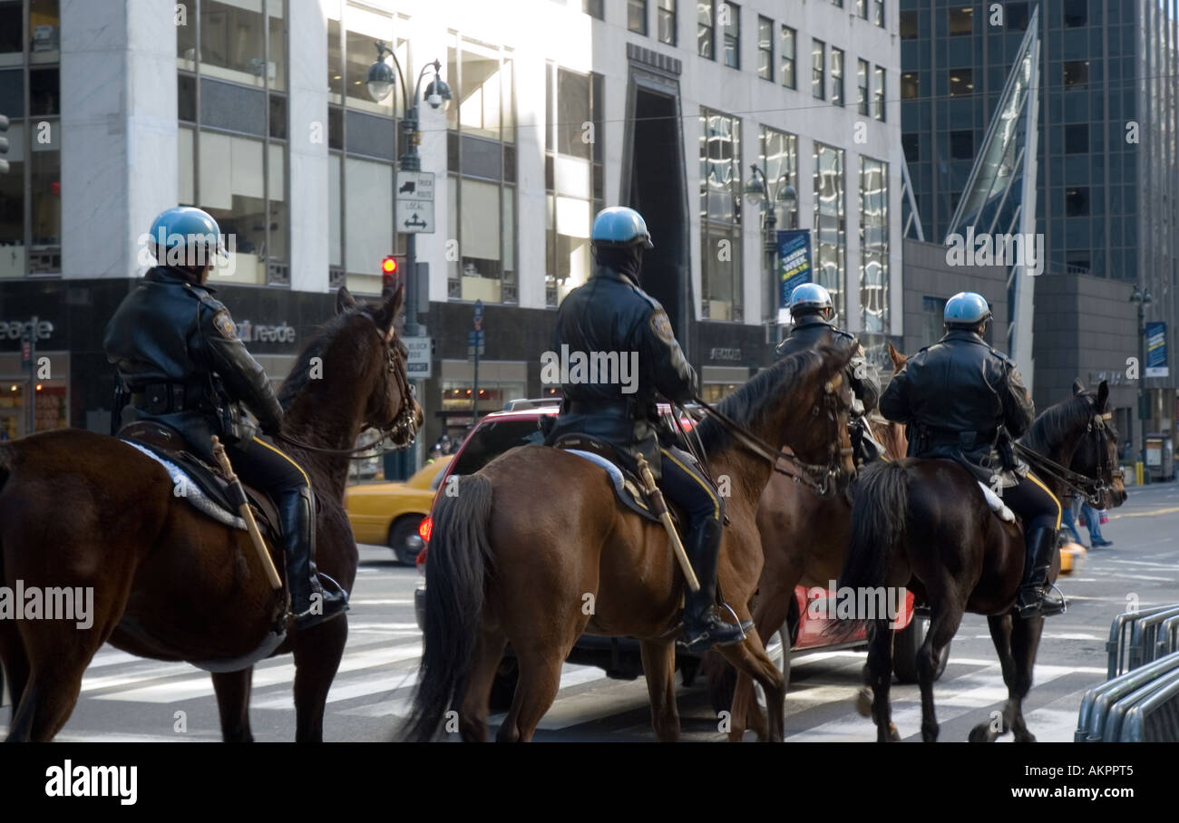 mounted police in new york city Stock Photo - Alamy
