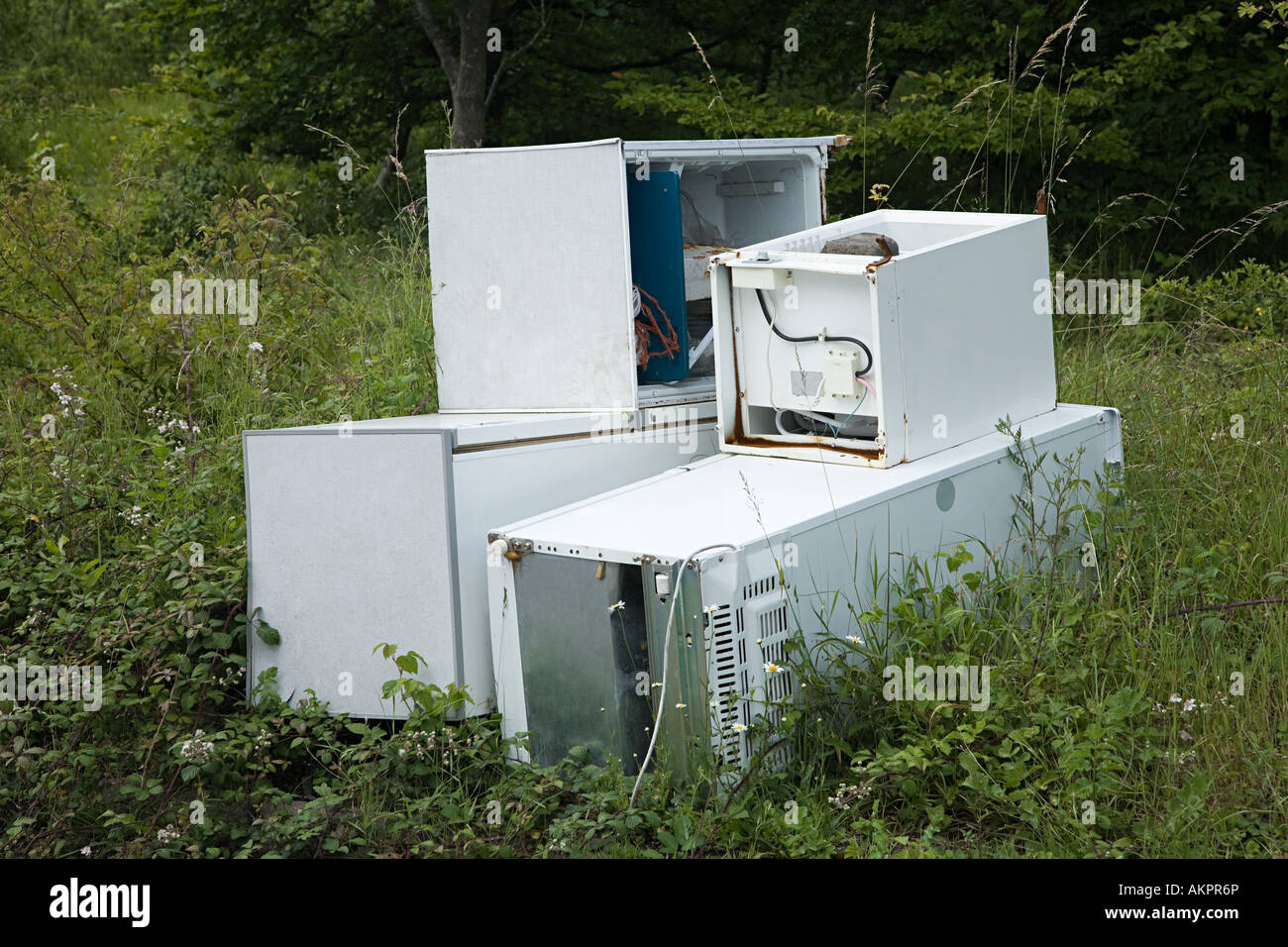Dumped refrigerator hi-res stock photography and images - Alamy