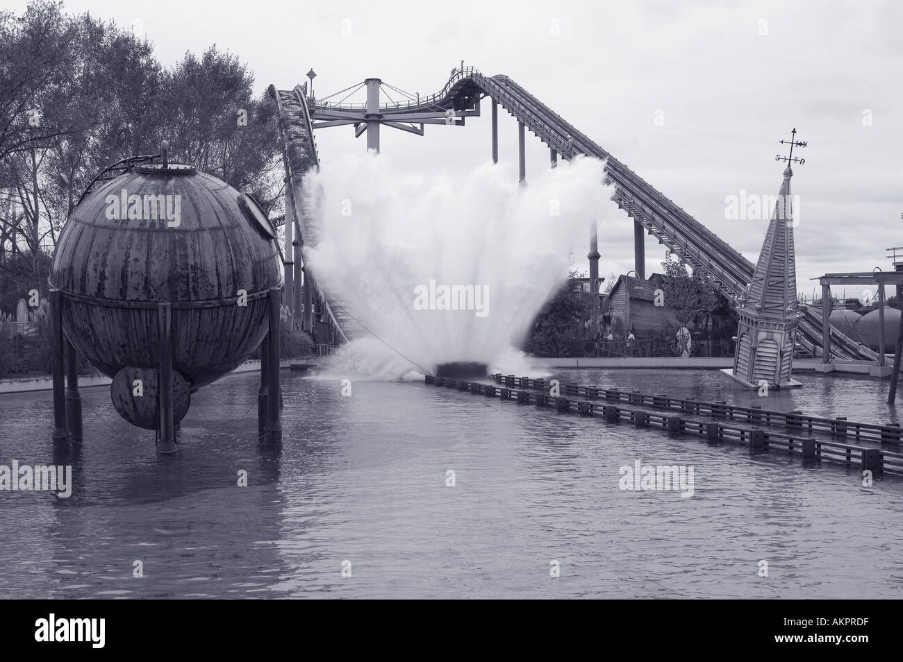 Tidal wave ride park hi-res stock photography and images - Alamy