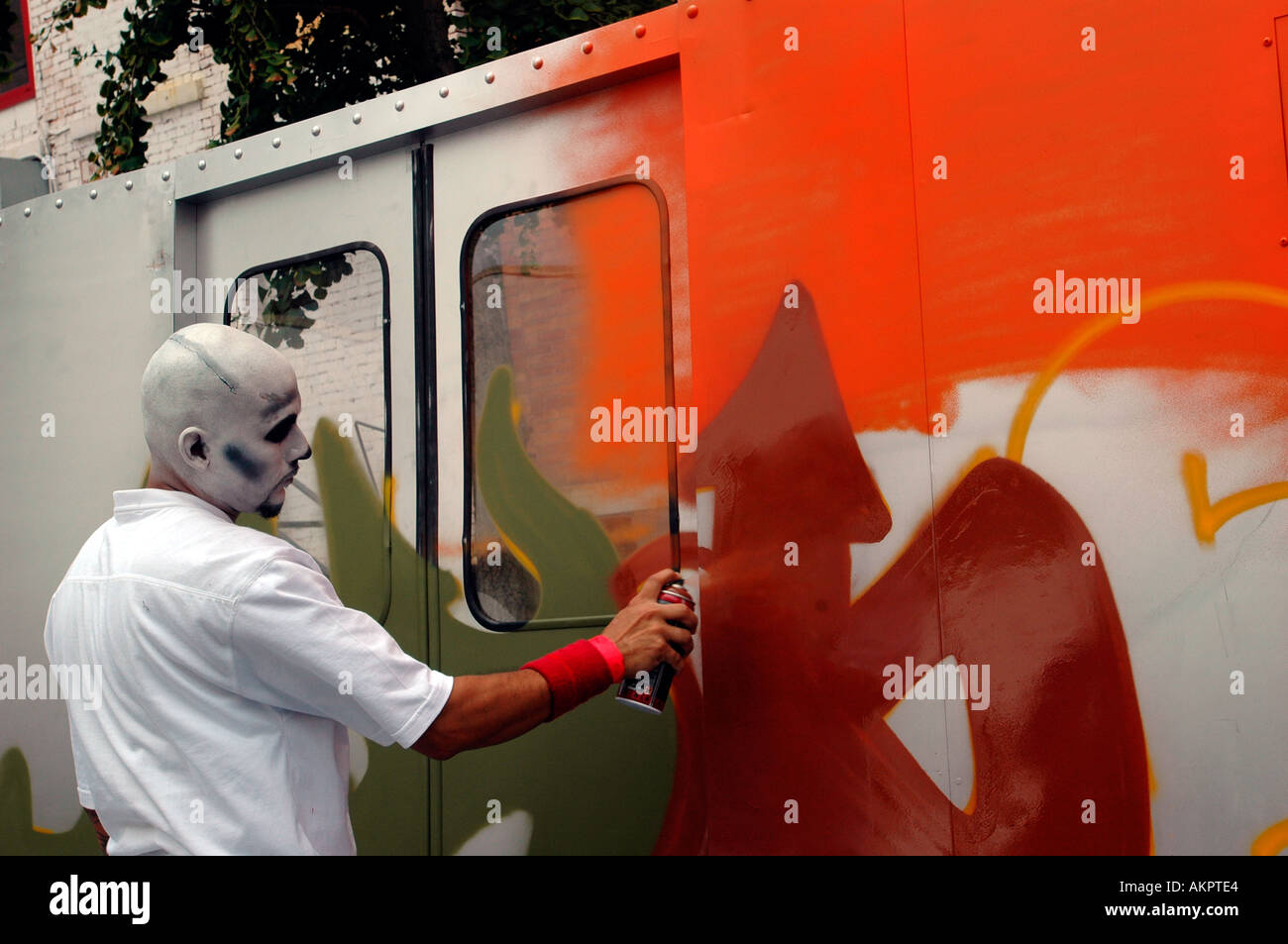 Graffiti artists gather in Chelsea for the first ever Graffiti Block ...
