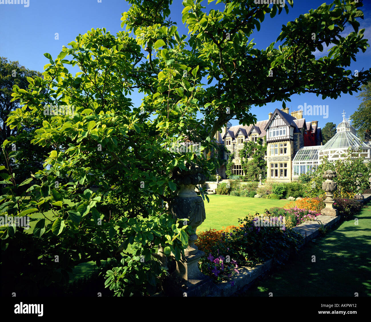 Bodnant garden and bodnant house hi-res stock photography and images ...