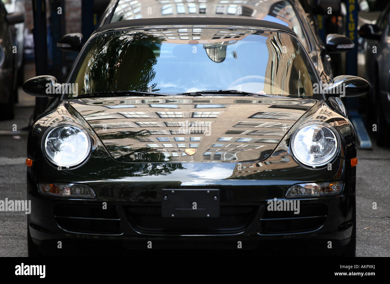 Porsche 911 with a reflection of buildings on the hood Stock Photo - Alamy