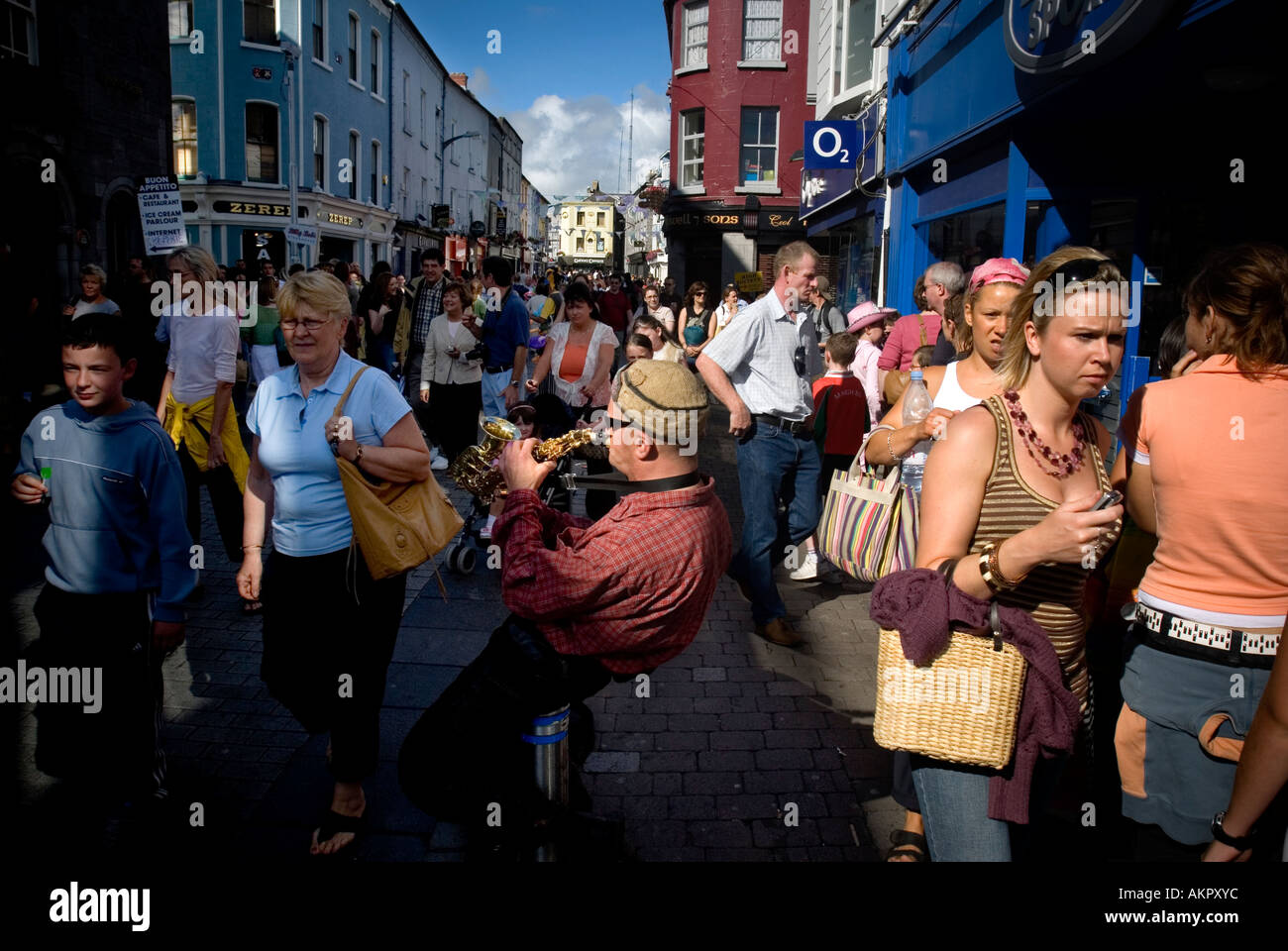 Galway street performer hi-res stock photography and images - Alamy