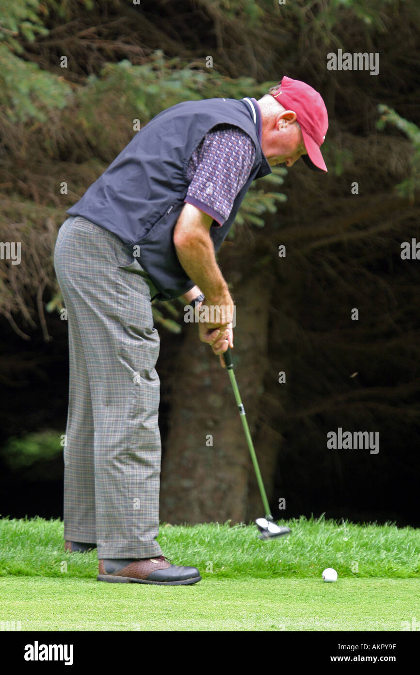 Older golfer hi-res stock photography and images - Alamy