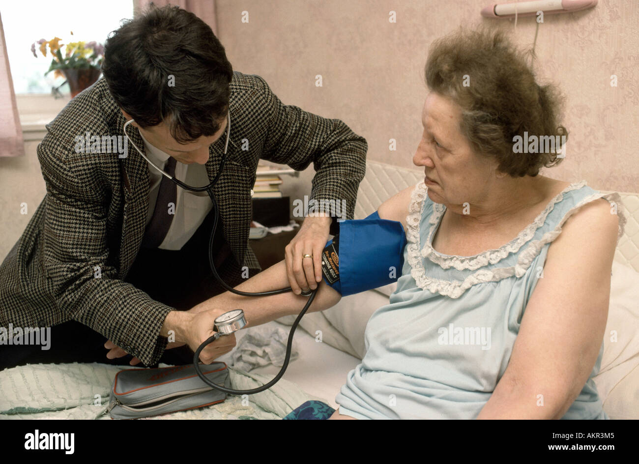 GP on a home visit Stock Photo - Alamy