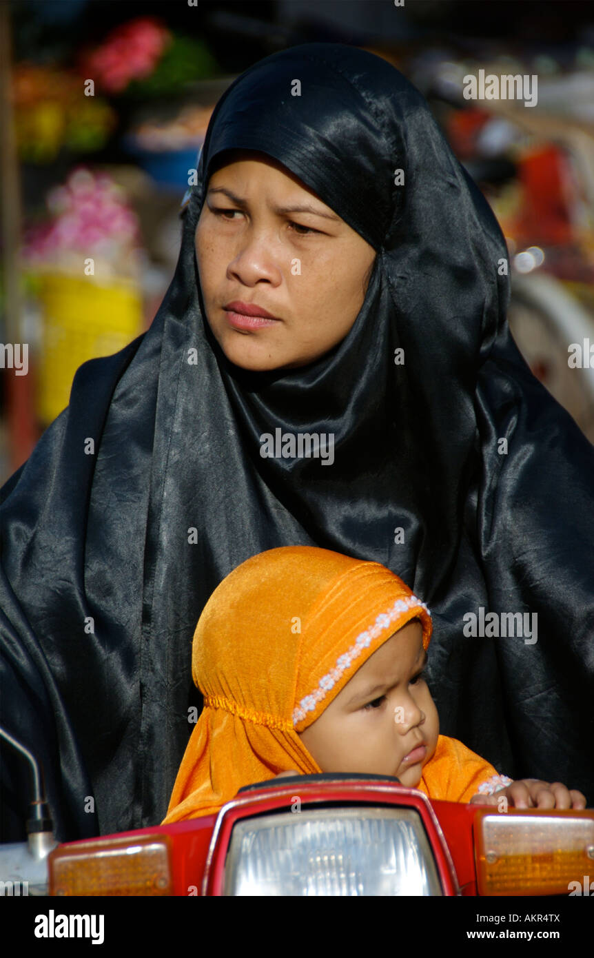A muslim mother and child Mae Sot on the Thai Burmese border Stock ...