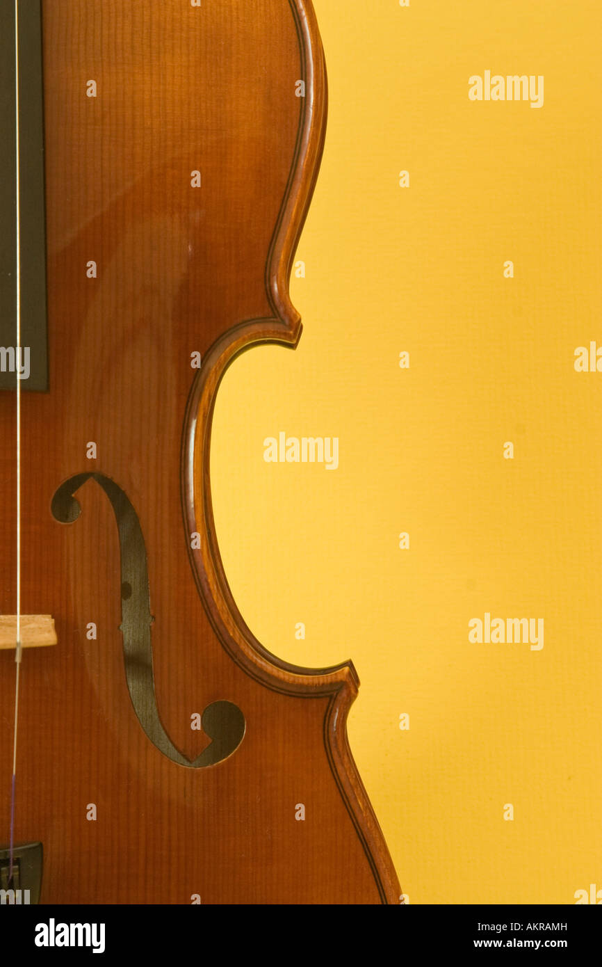 Violin on yellow background Stock Photo - Alamy