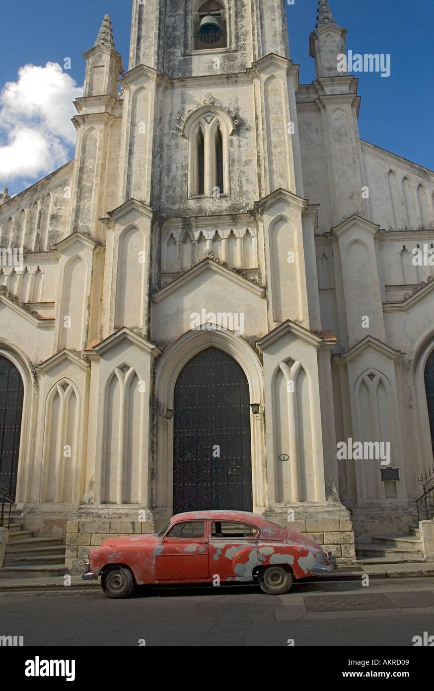 old rundown car in front of church Stock Photo - Alamy