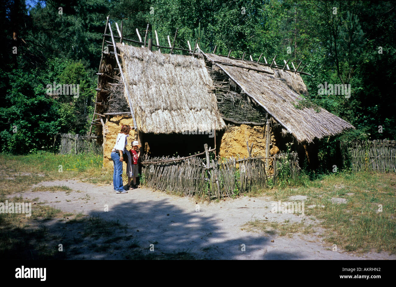 Primitive hut hi-res stock photography and images - Alamy