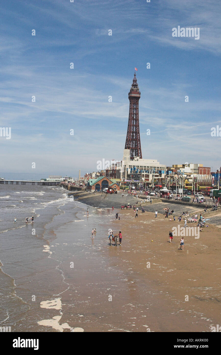 blackpool tower and beach uk Stock Photo - Alamy