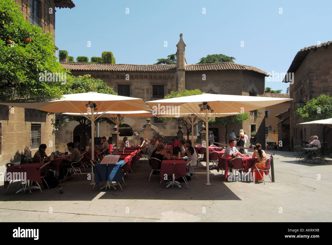 Barcelona "The Spanish Village" shopping complex and pavement bars ...