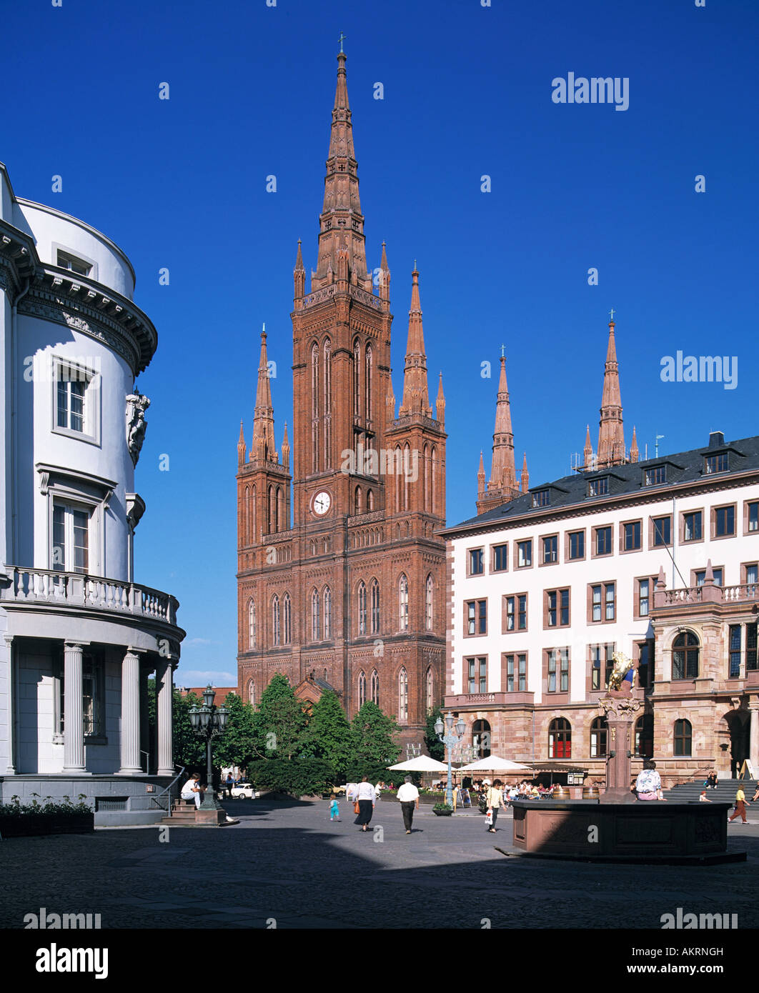 Schlossplatz, Hessischer Landtag, Marktkirche und Rathaus in Wiesbaden ...