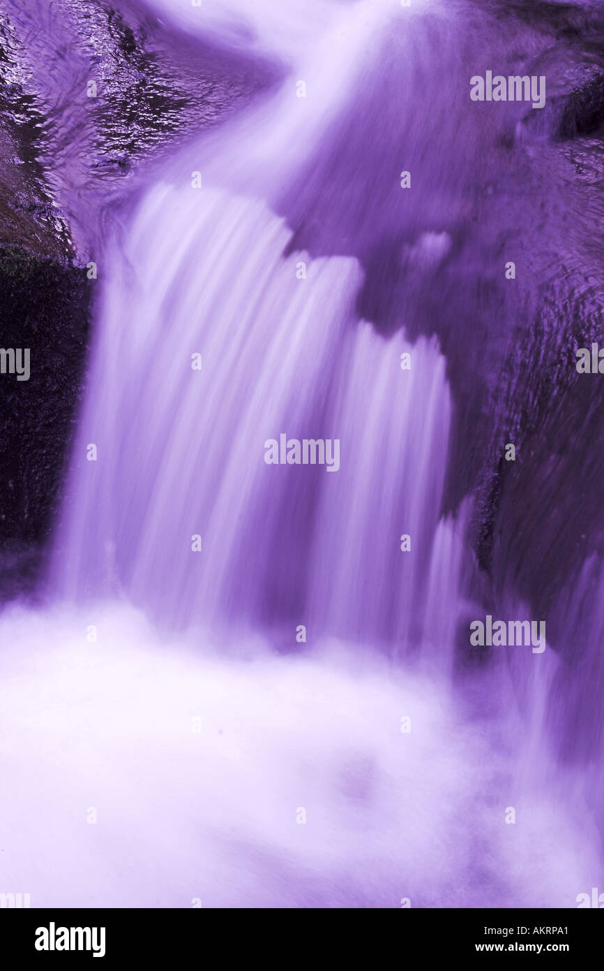 Slow motion water drop falls hi-res stock photography and images - Alamy