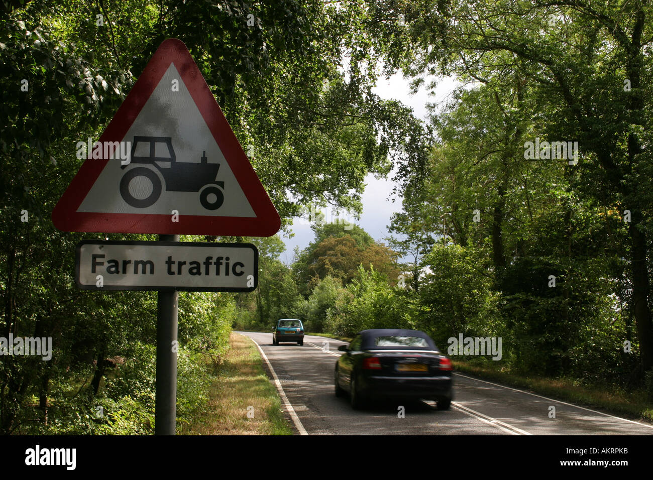 Farm Traffic warning sign along a country lane in Marlow ...
