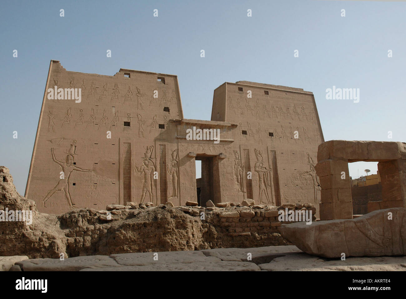 Egypt statue horus first hi-res stock photography and images - Alamy