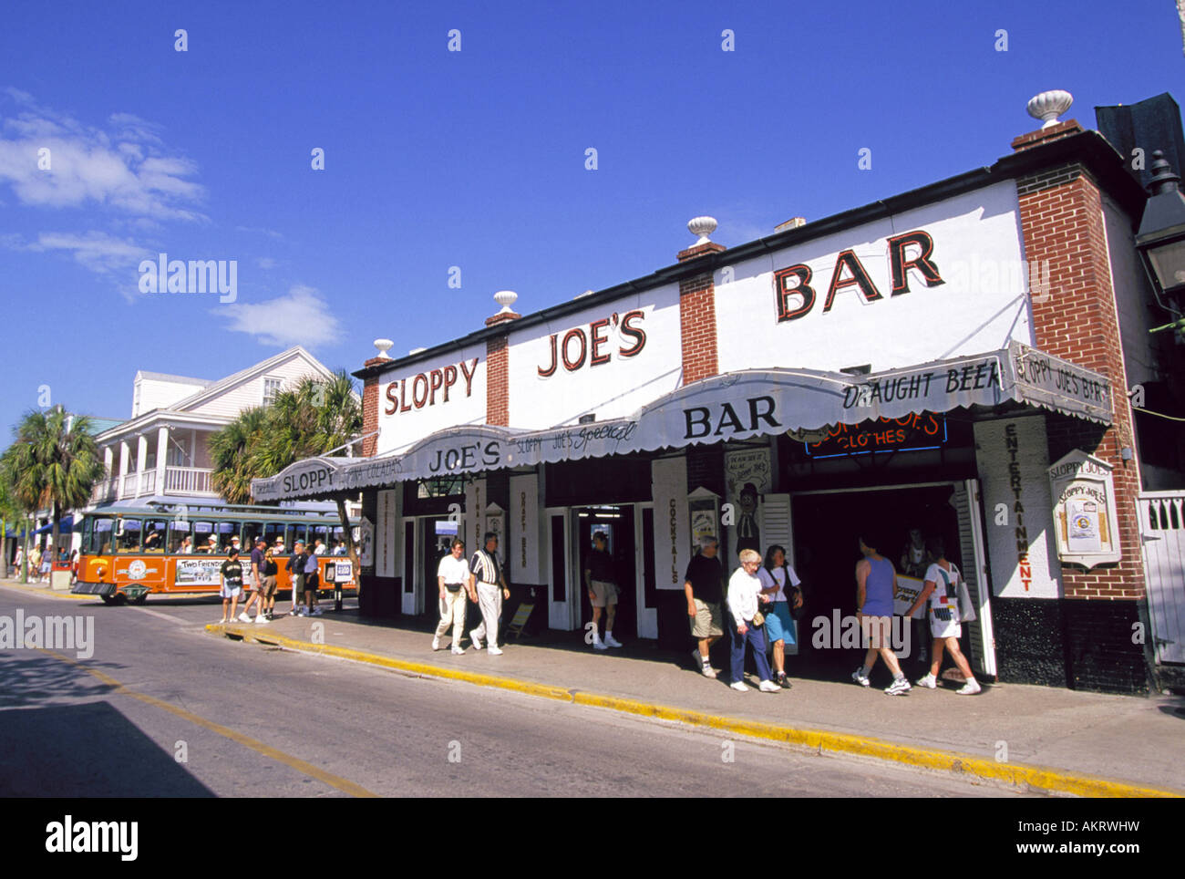 Ernest hemingway drinking hi-res stock photography and images - Alamy