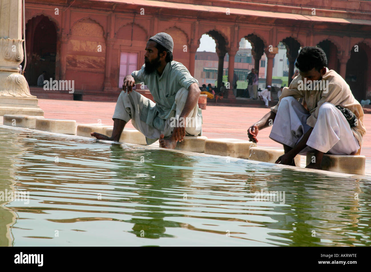 Muslim cleaning their feet in the Jama Masjid mosque, Delhi, India ...