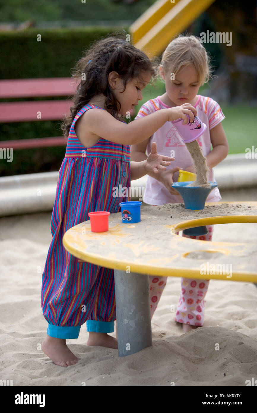 Children playing in sand pit hi-res stock photography and images - Alamy