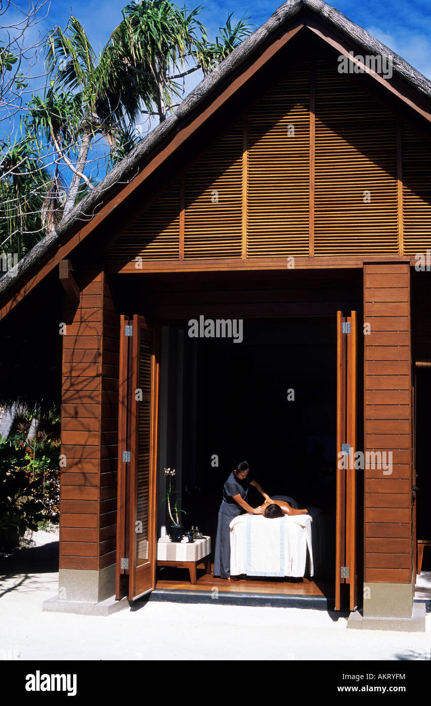 Maldives, North Malé Atoll, One & Only Reethi Rah Hotel, care hut of ...