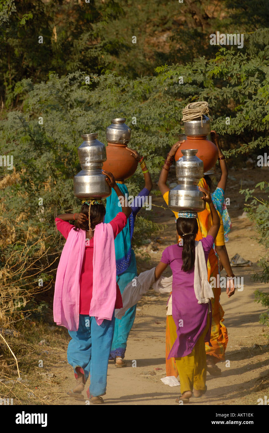 Hindu Woman collecting water from a well in a village near Bharatpur ...