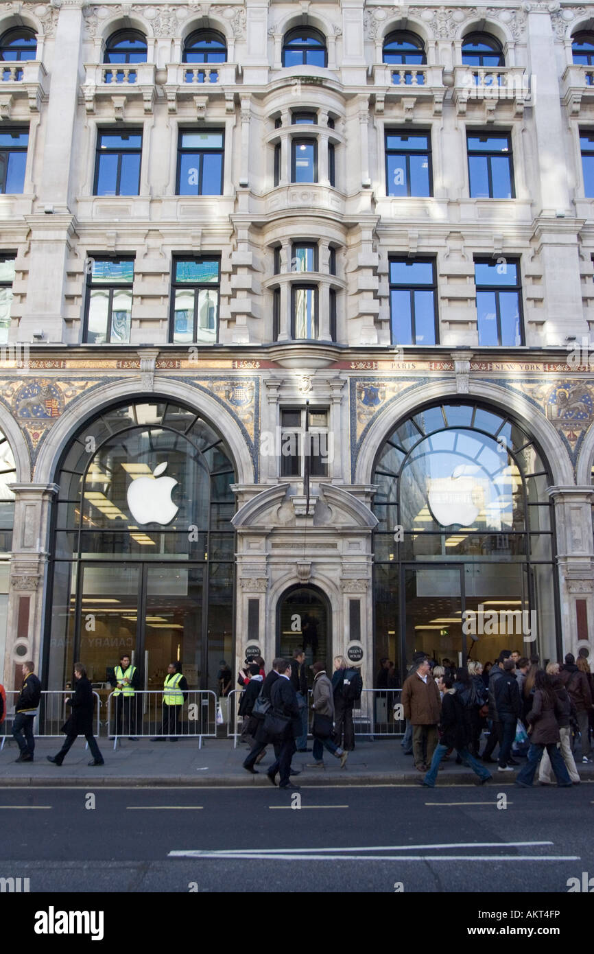 Crowds outside the Apple Store, Regent Street, on the day the iphone ...