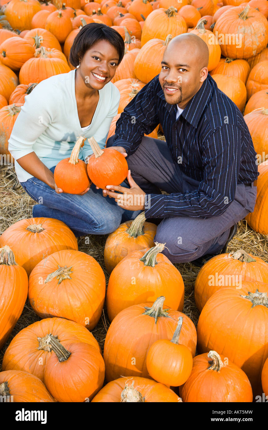 Couple pumpkin picking hi-res stock photography and images - Alamy