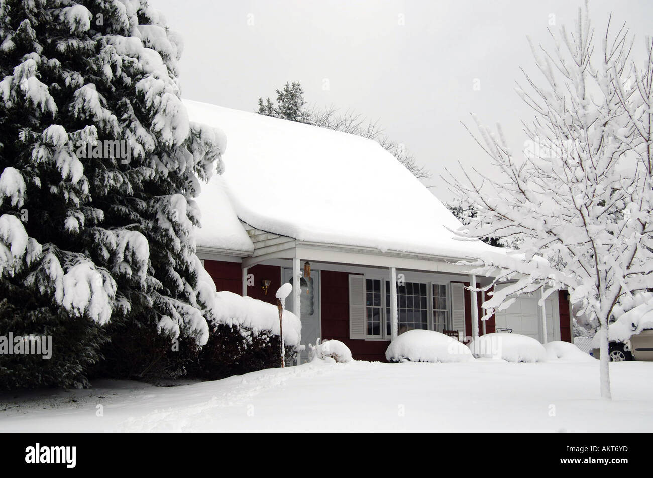 House with snow Stock Photo - Alamy