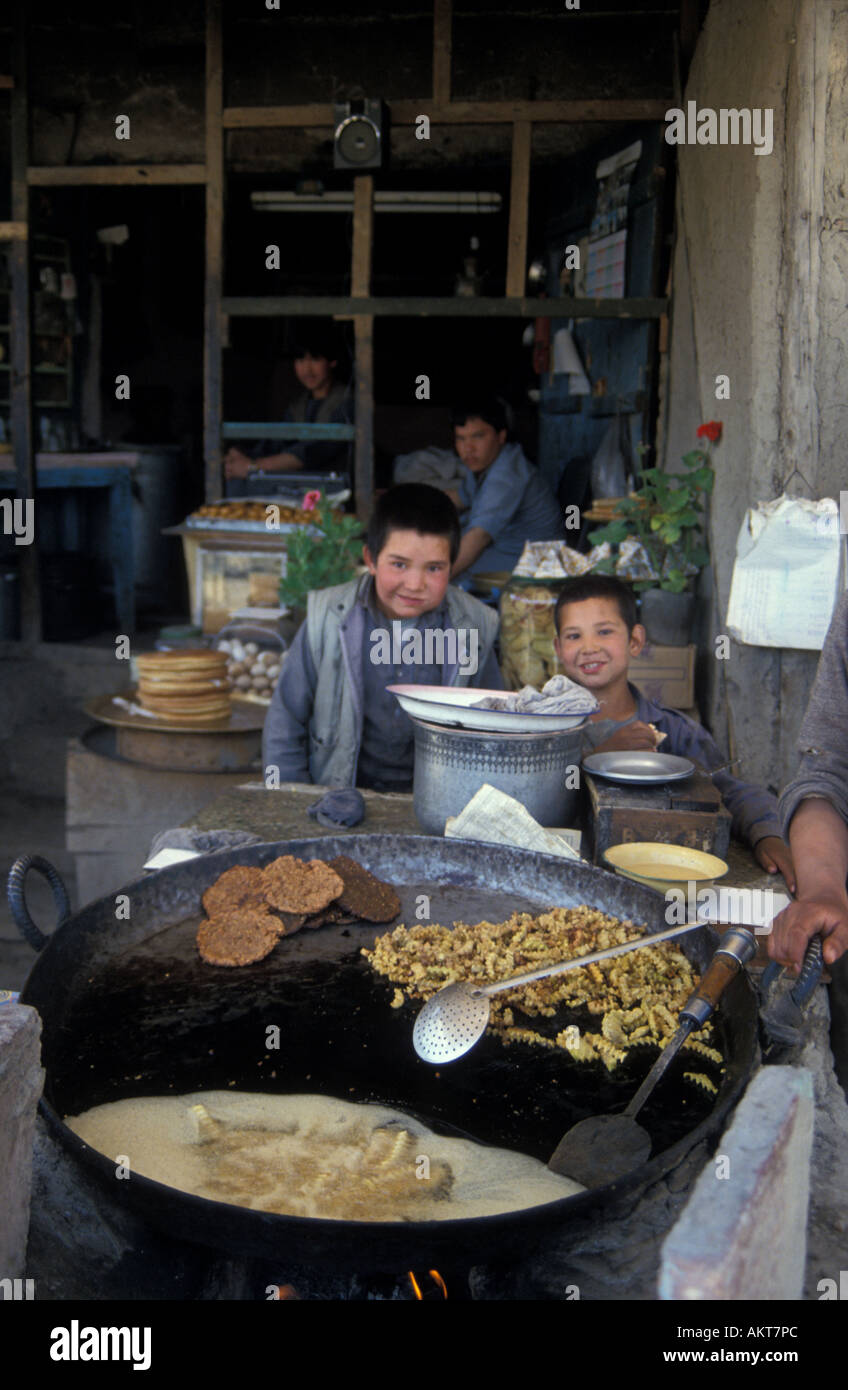 Shia Hazara Afghans chapli kebab & chip stall Kabul Afghanistan Stock ...