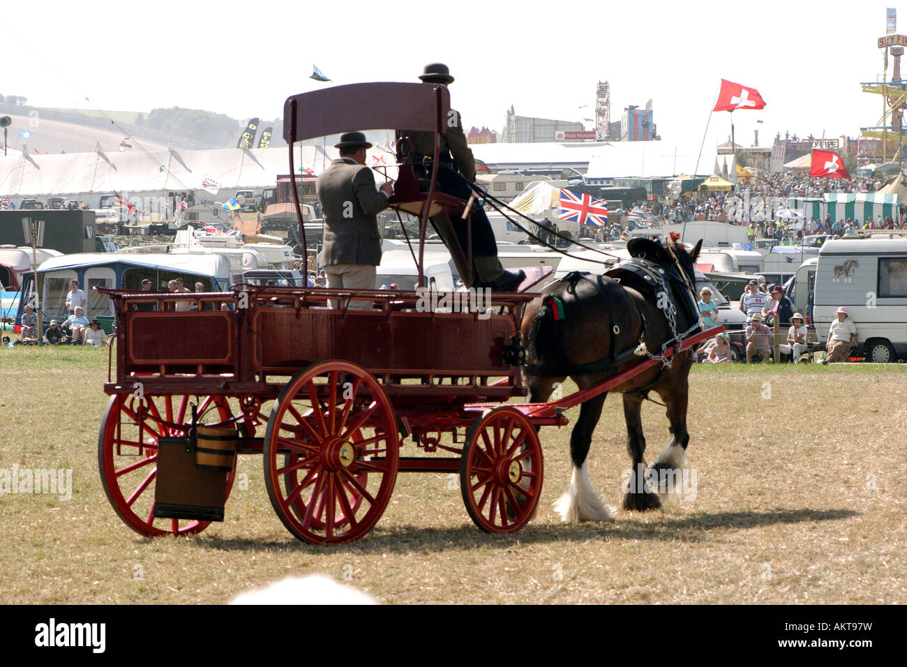 Shire horse with driver pulling dray at Great Dorset Steam Rally 2005 ...