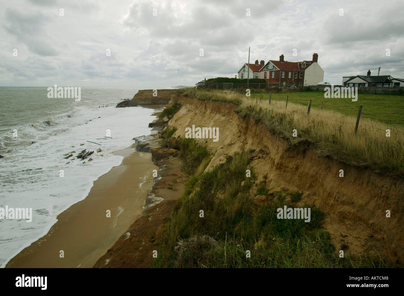 Storm waves eroding the cliffs at Happisburgh, Norfolk, UK Stock Photo ...
