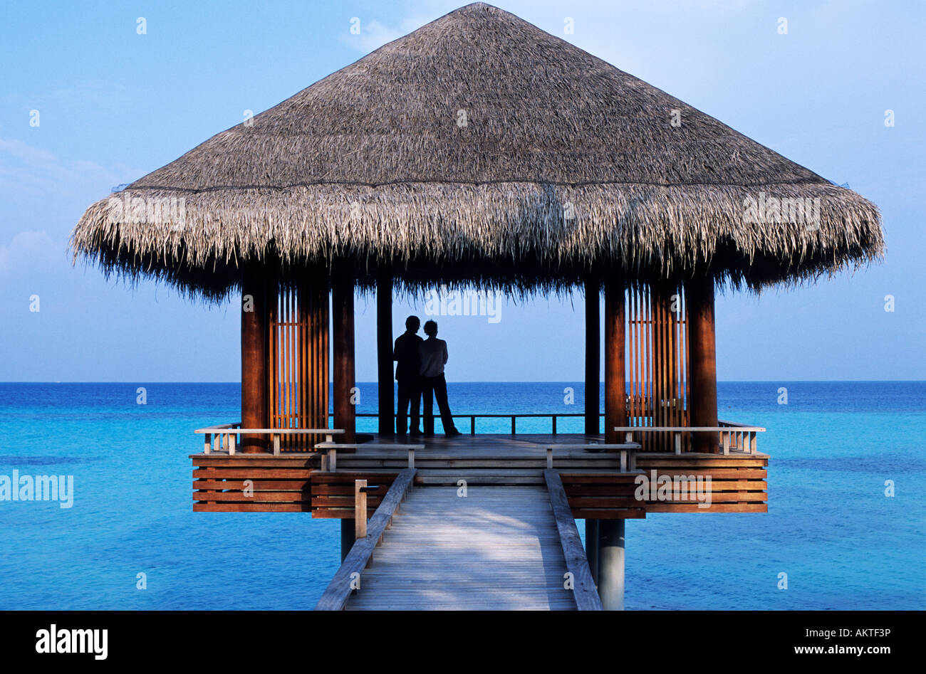 Maldives, North Malé Atoll, One & Only Reethi Rah Hotel, lovers in the ...