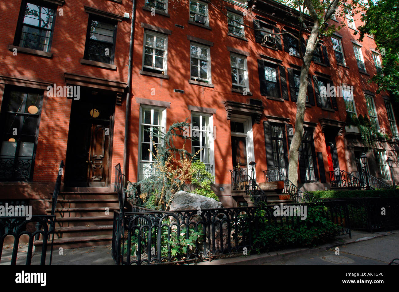 Townhouses in the Chelsea neighborhood of NYC Stock Photo - Alamy