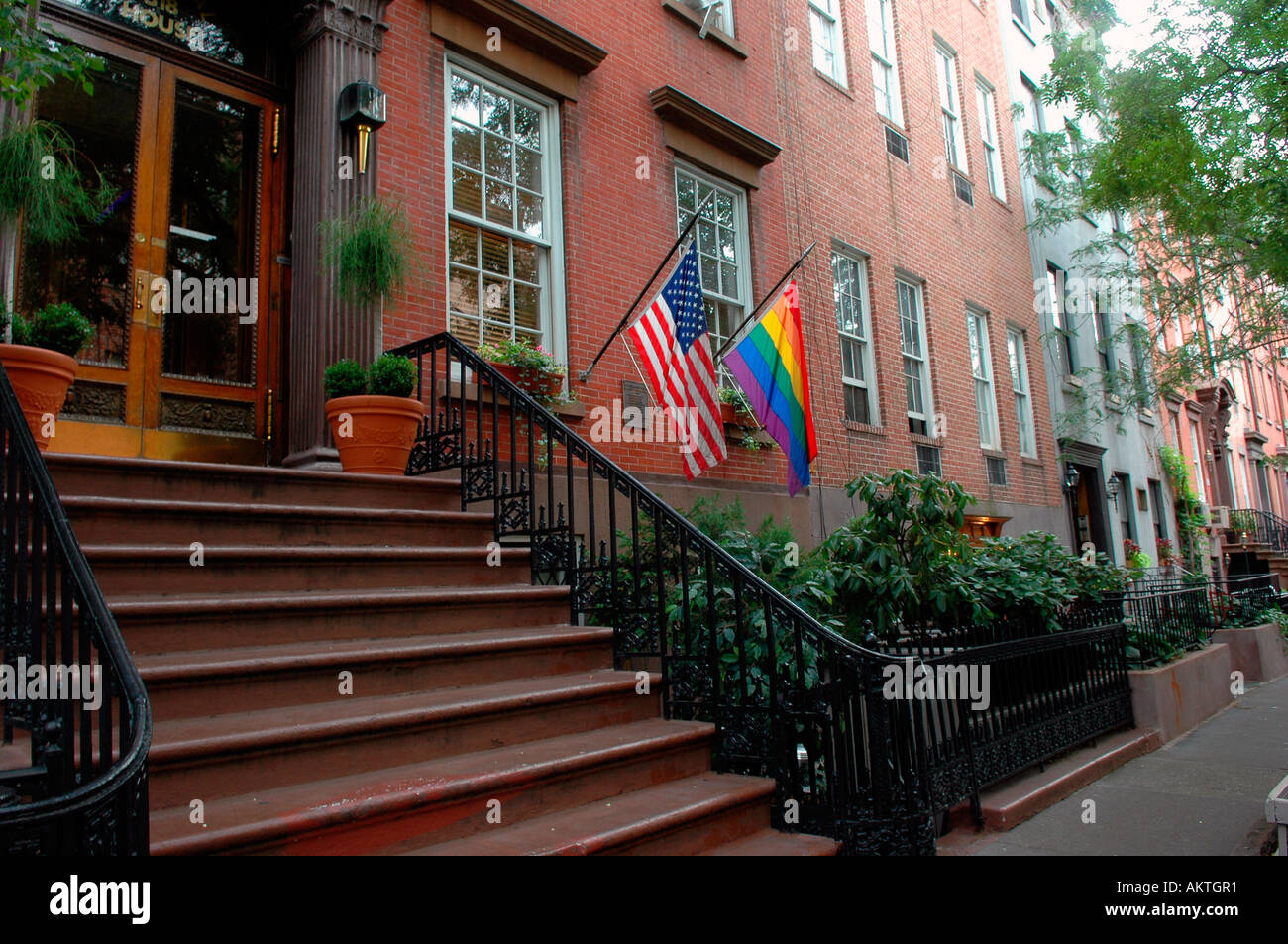 Townhouses in the Chelsea neighborhood of NYC Stock Photo - Alamy