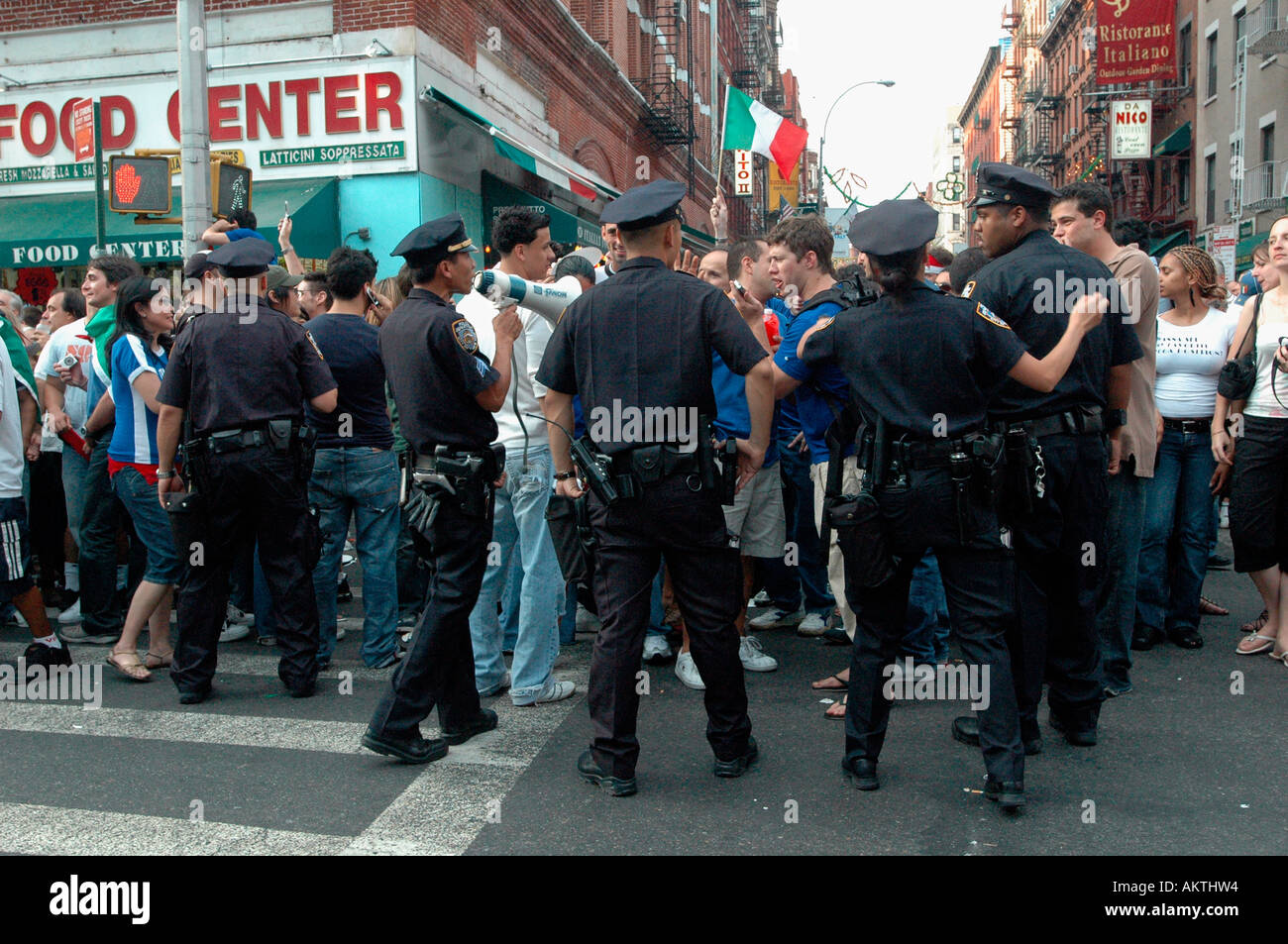 New york little italy police hi-res stock photography and images - Alamy