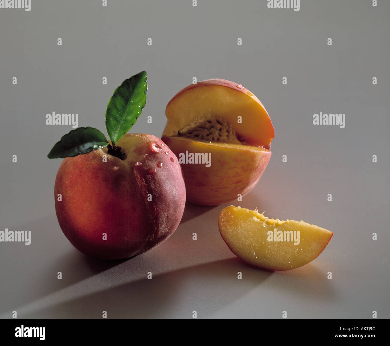 Luscious peaches hi-res stock photography and images - Alamy