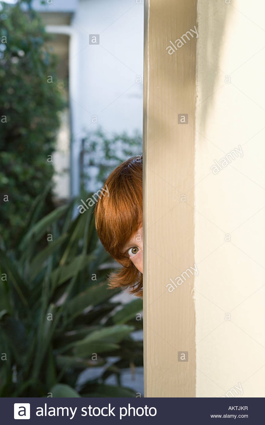 Hiding Behind Wall Stock Photos & Hiding Behind Wall Stock Images - Alamy