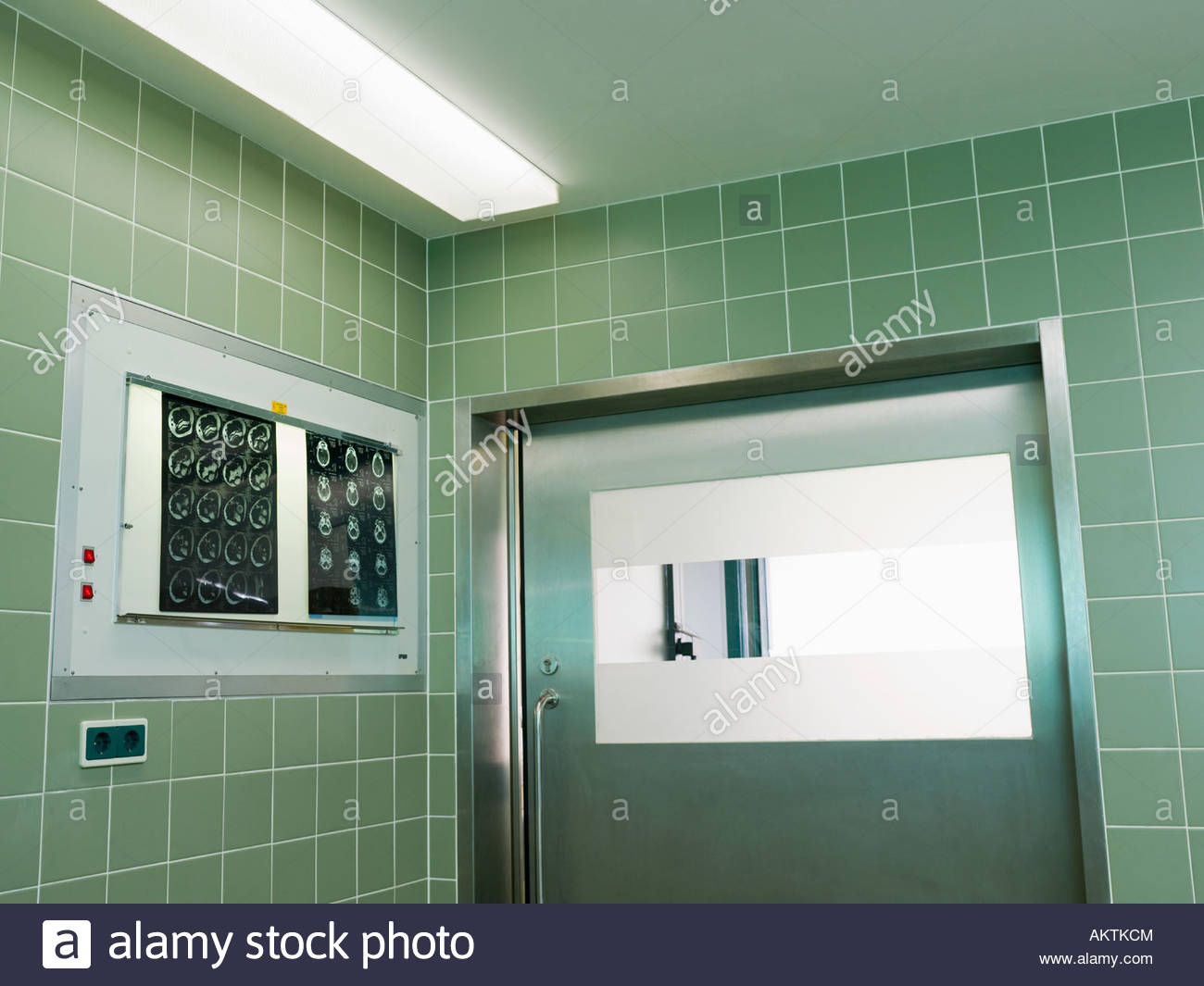 Operating Room Doors Stock Photos & Operating Room Doors Stock Images ...