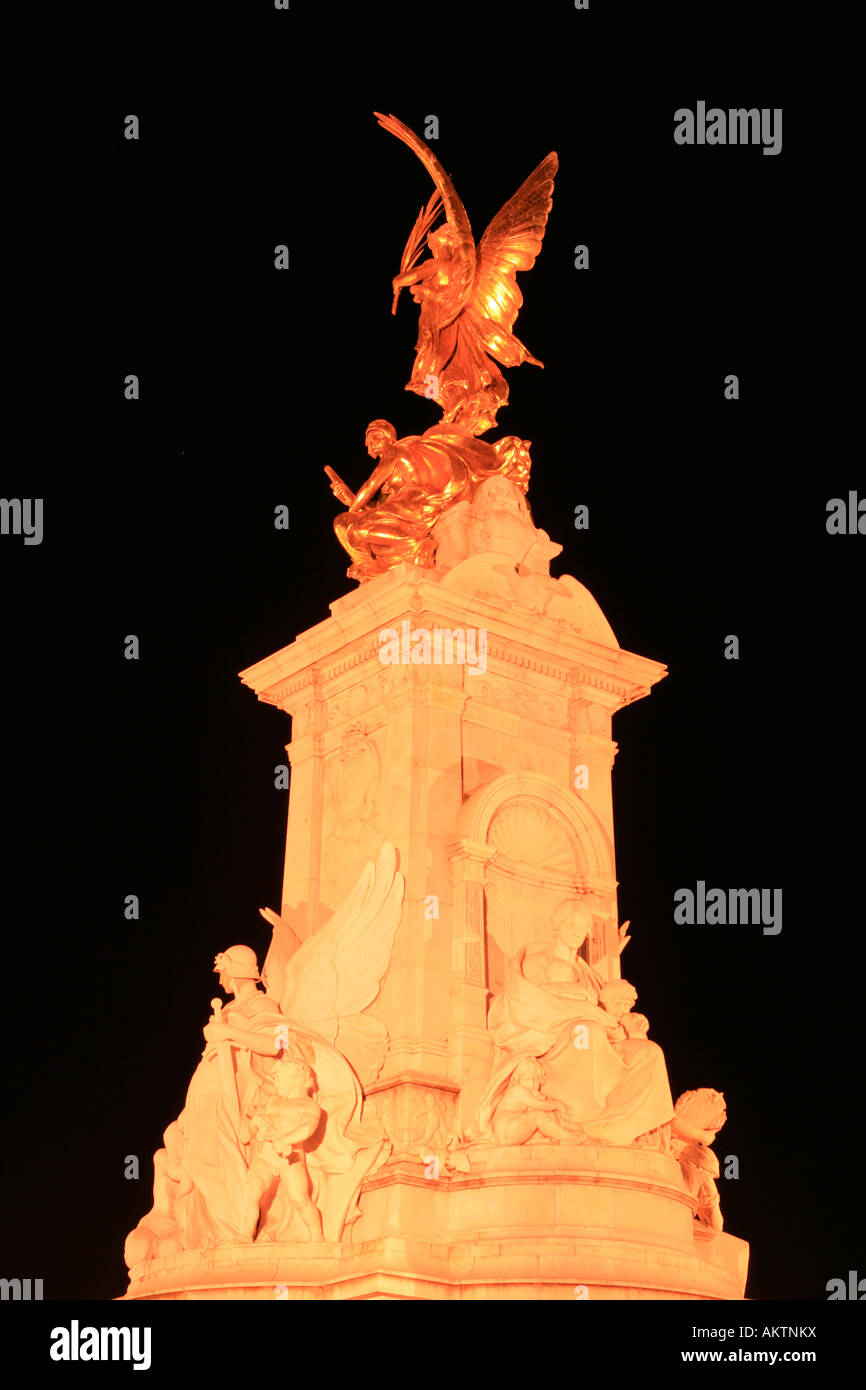 statue lit at night in front of buckingham palace london england uk, gb ...