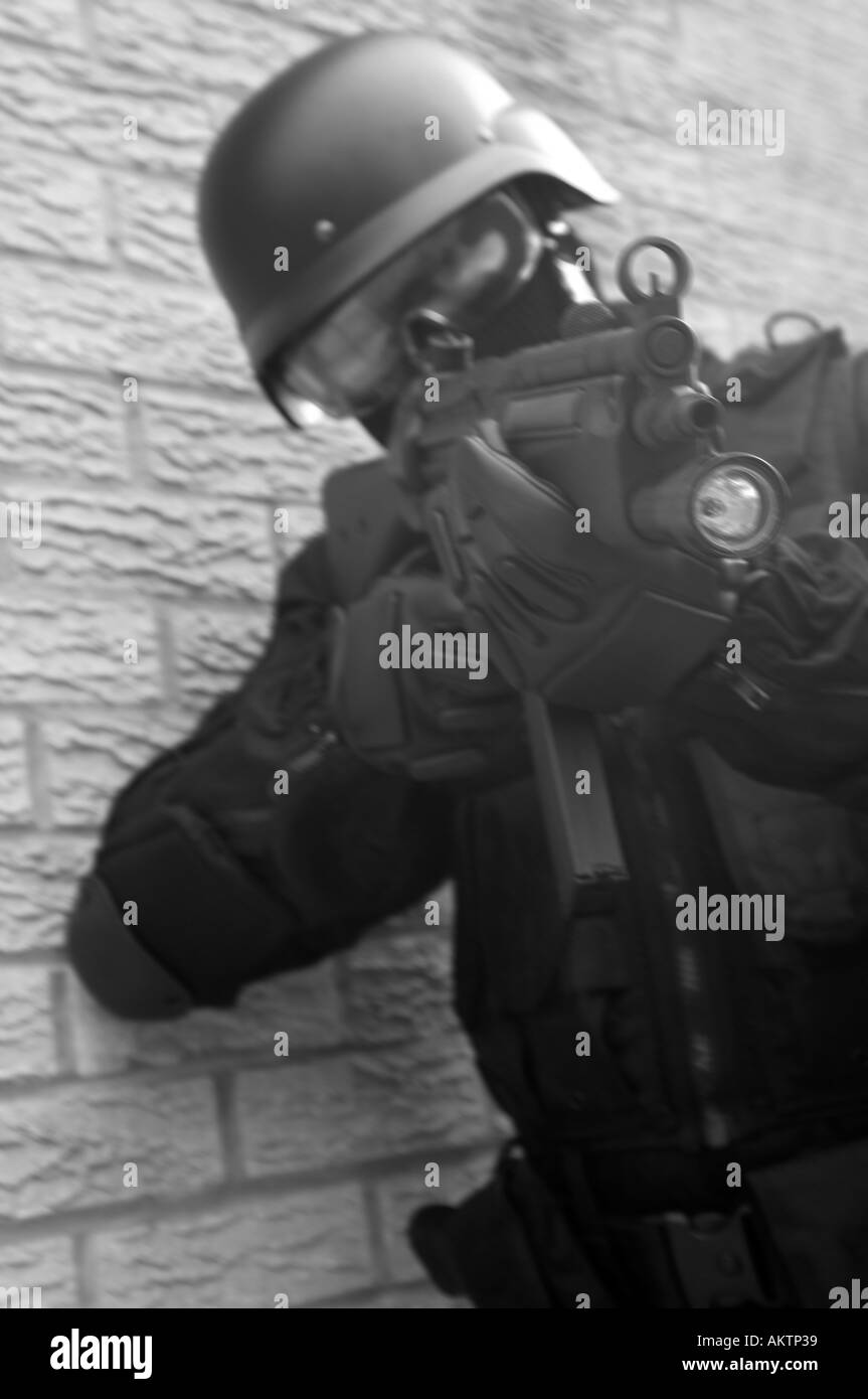 a swat police officer in full uniform with helmet and mp5 machine gun ...