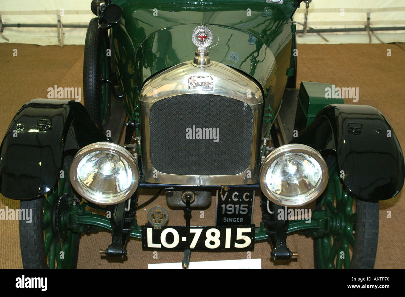 Singer car badge hi-res stock photography and images - Alamy