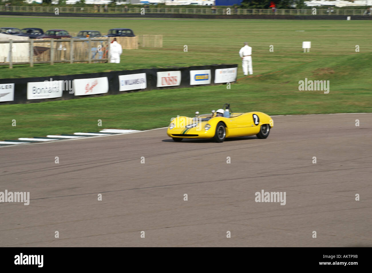 Racing cars at Goodwood circuit Stock Photo - Alamy