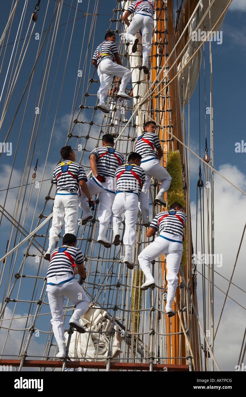 Crew of the Mexican navy training ship, Cuauhtemoc, climb the rigging ...