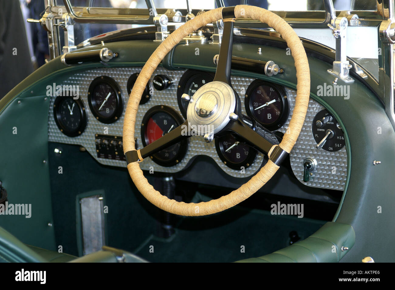 Eight cylinder engine hi-res stock photography and images - Alamy