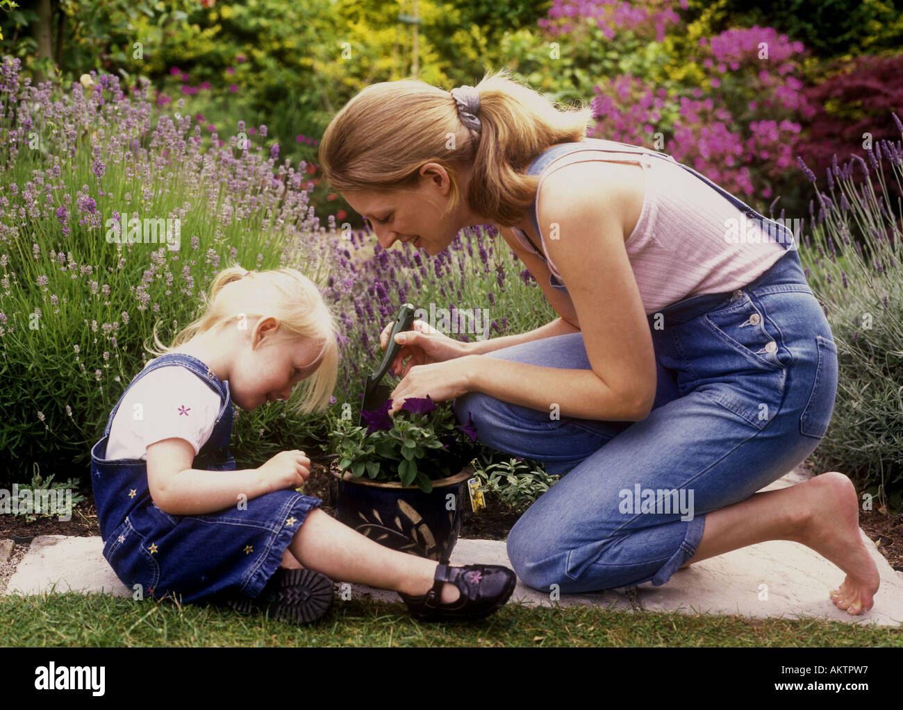 Kids planting trowel hi-res stock photography and images - Alamy