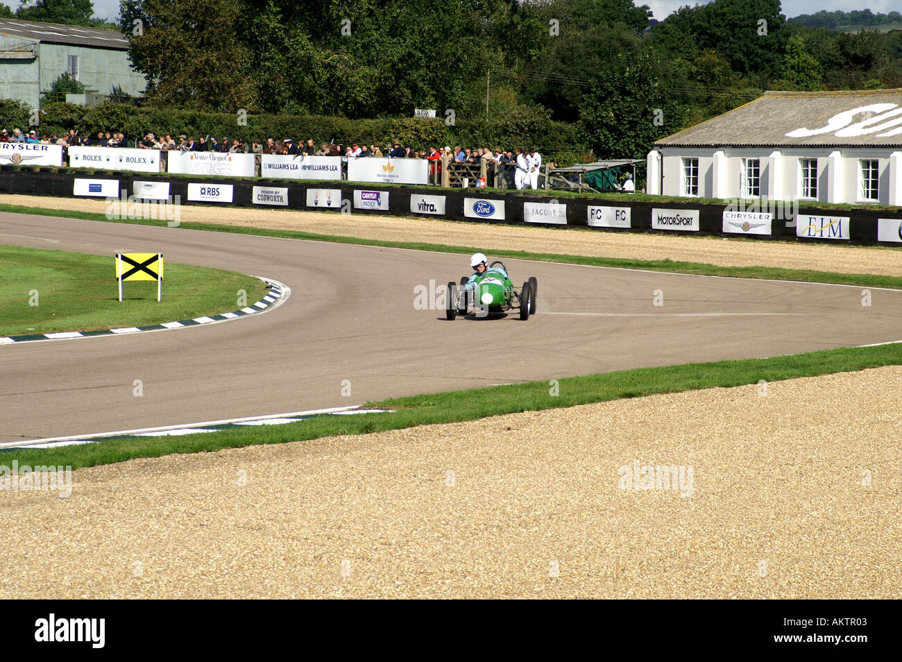 Racing cars at Goodwood circuit Stock Photo - Alamy