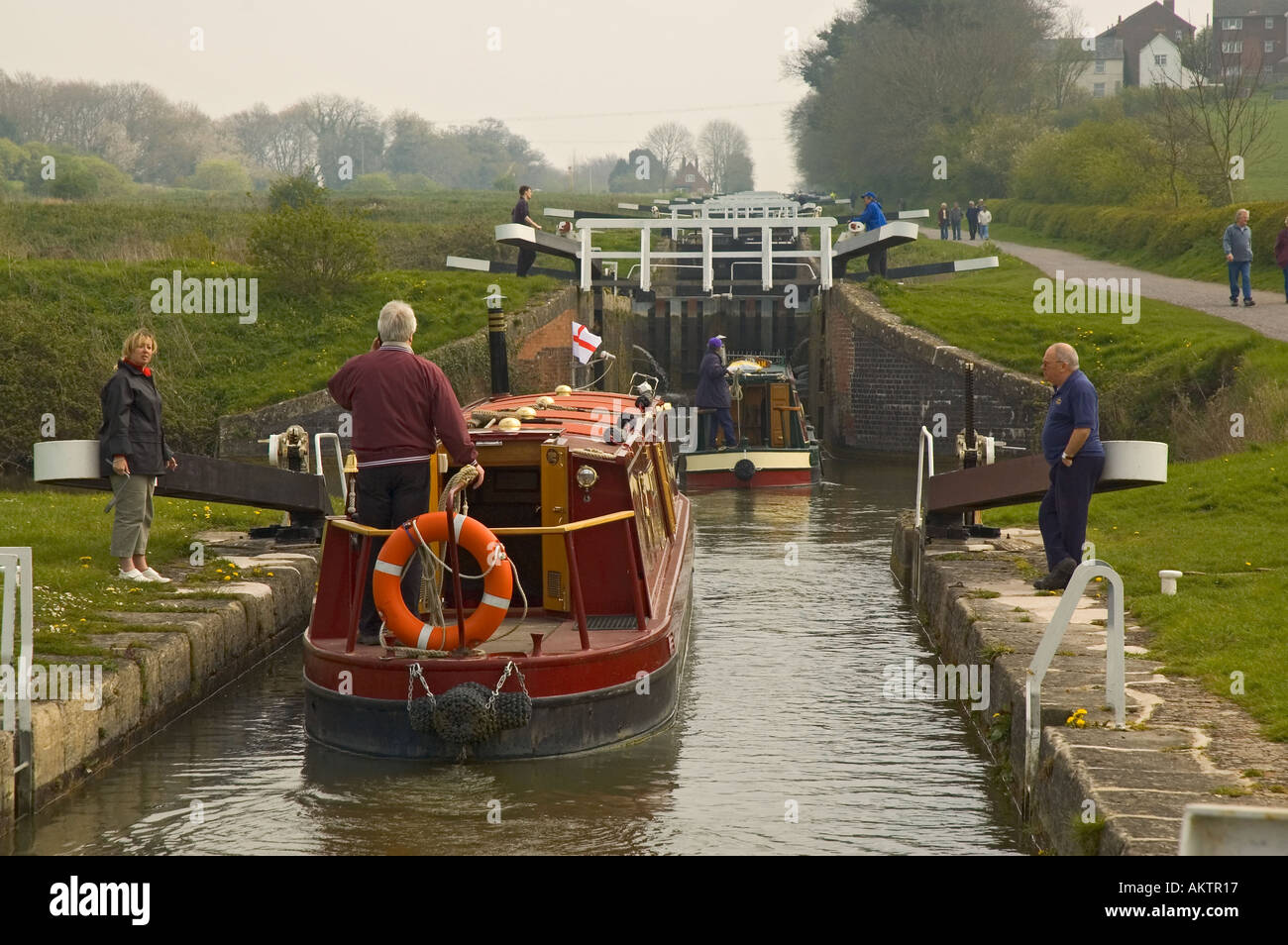 Barge entering lock gates hi-res stock photography and images - Alamy