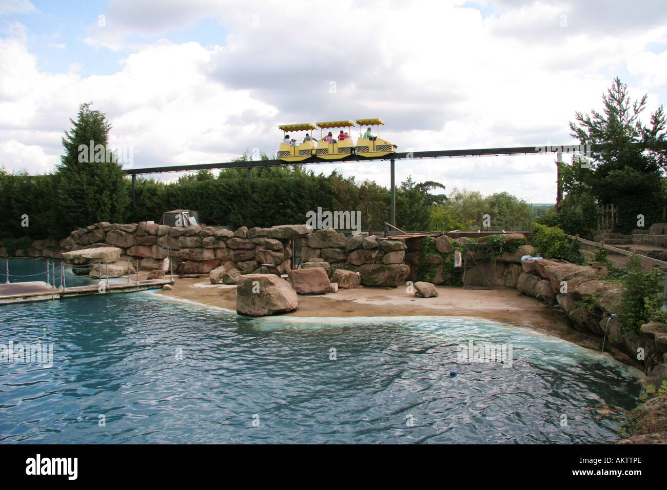 Chessington world of adventures hi-res stock photography and images - Alamy